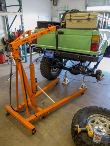 Engine Hoists 101: A Quick Guide to Choosing the Right One For the Job