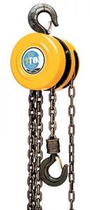 Engine Hoists 101: A Quick Guide to Choosing the Right One For the Job