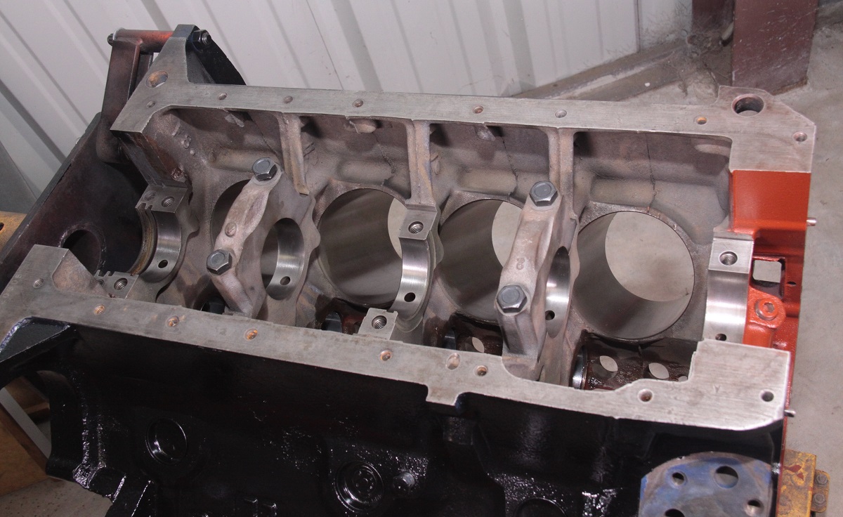 Building a Baby Max Wedge 435 Mopar B-Block Stroker That Makes Nearly ...