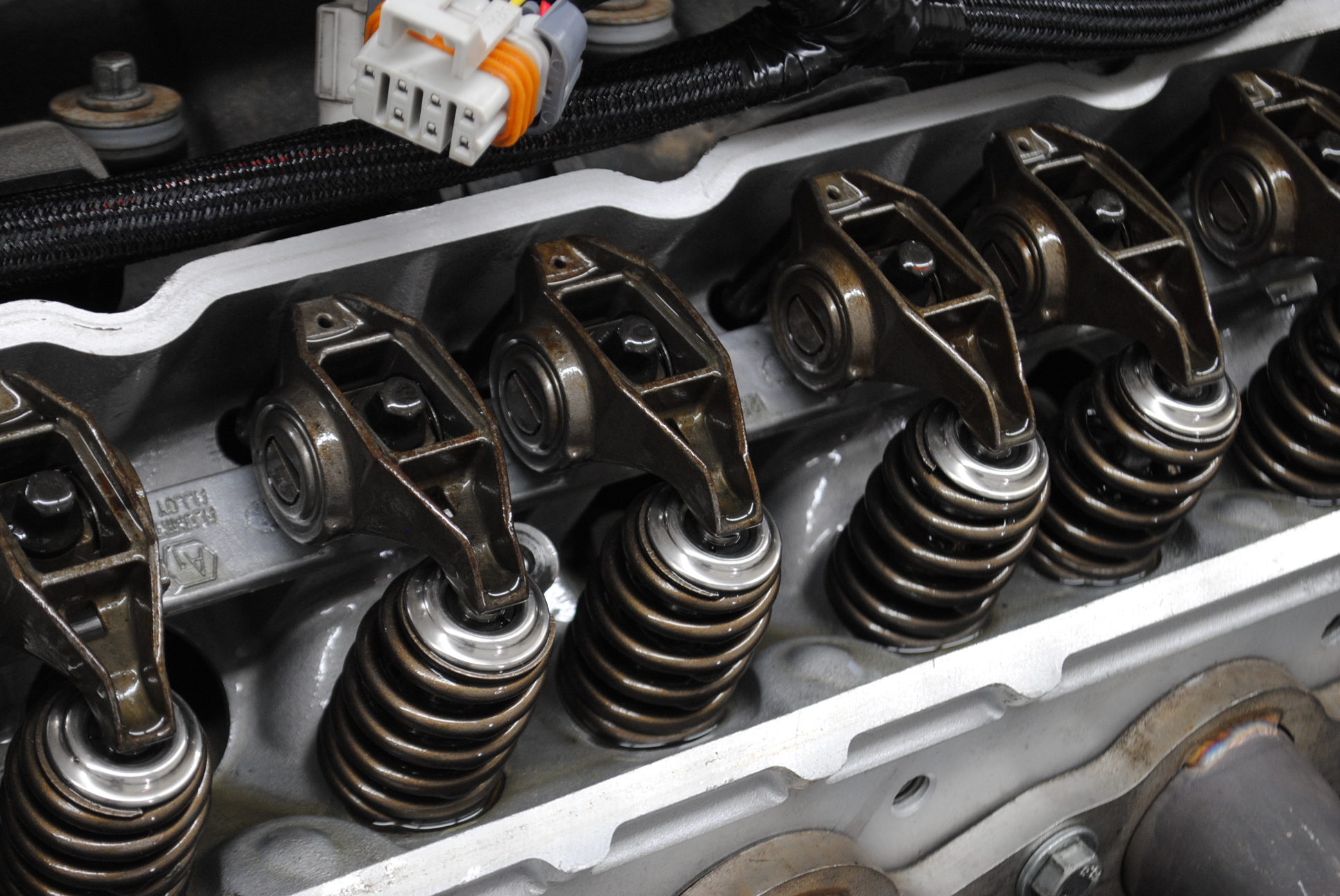 Single-Plane vs. Dual-Plane Intake Manifold Test on a Carbureted 4.8L LS