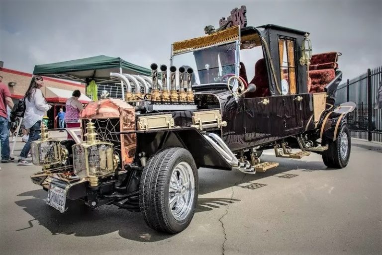 Our Top 10 Favorite Scary Vehicles From Movies and TV