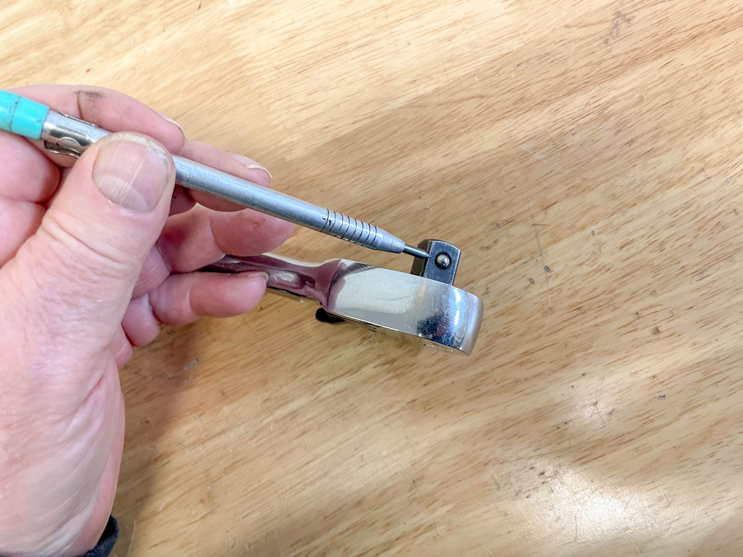 Righty-Tighty, Lefty-Loosey: A Quick Guide to Ratchets