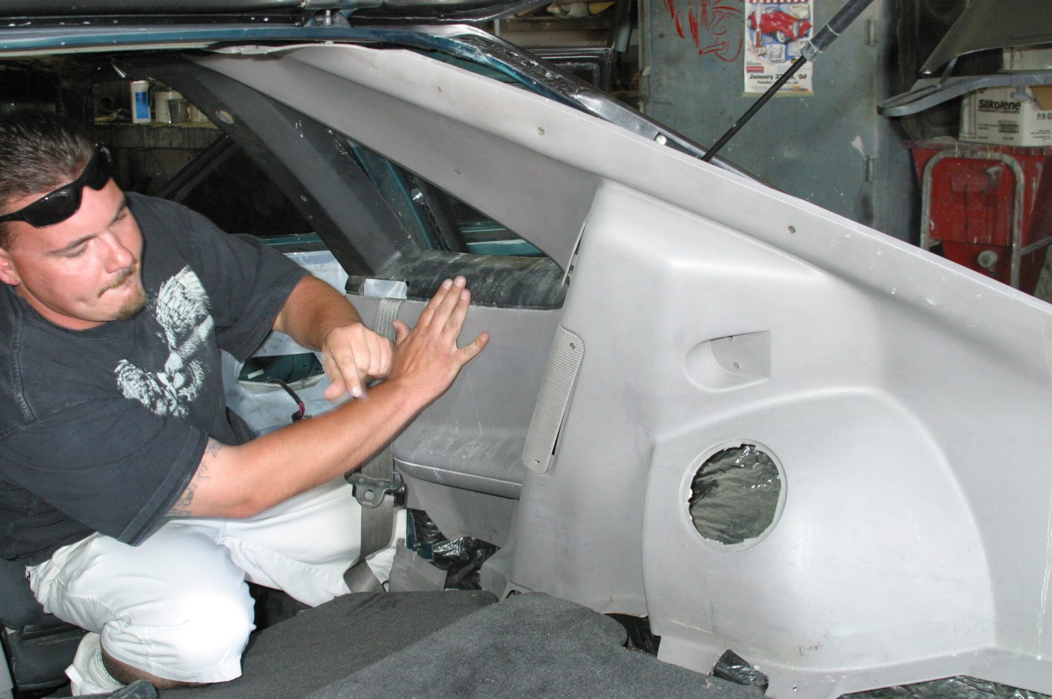 Fix Your Fox: Replacing 1987-93 Mustang Quarter Windows