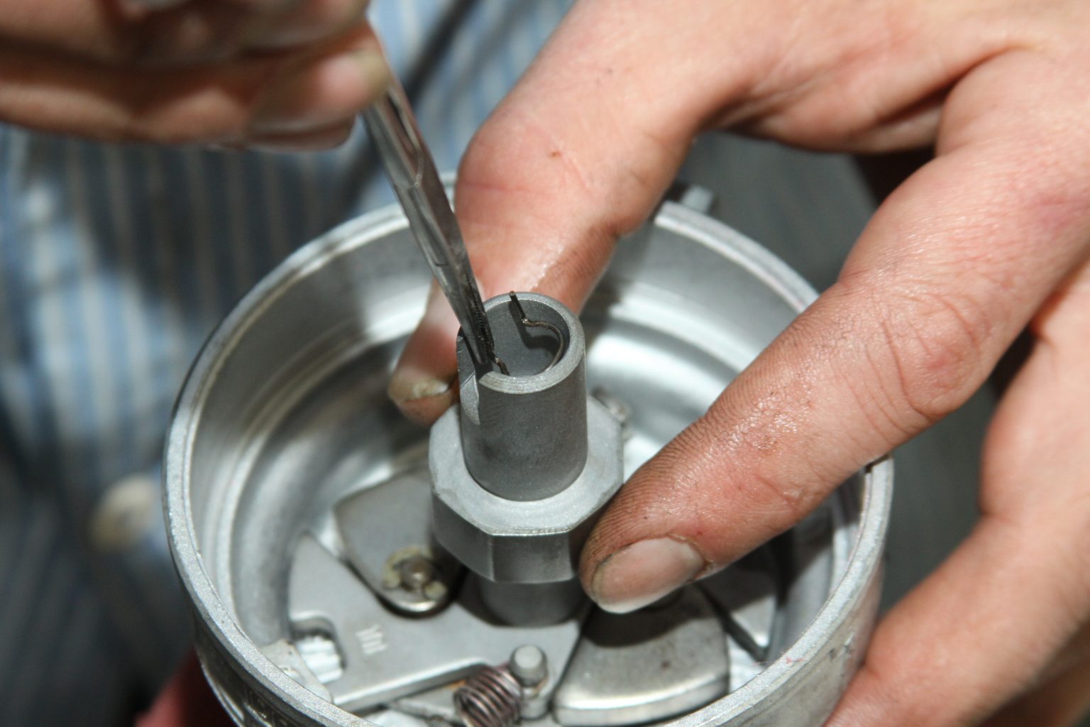 Rebuild and Recurve: New Life for Classic Ford Points Distributors