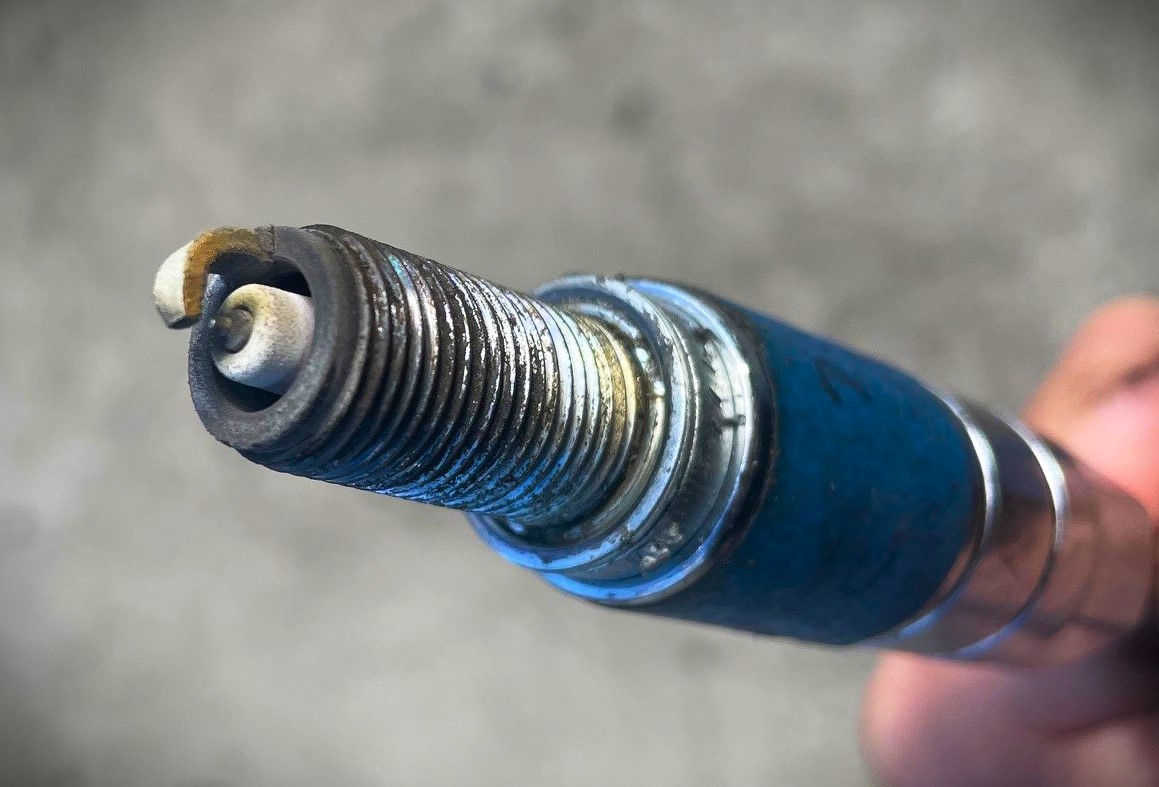 A Guide to Reading Spark Plugs (Infographic)