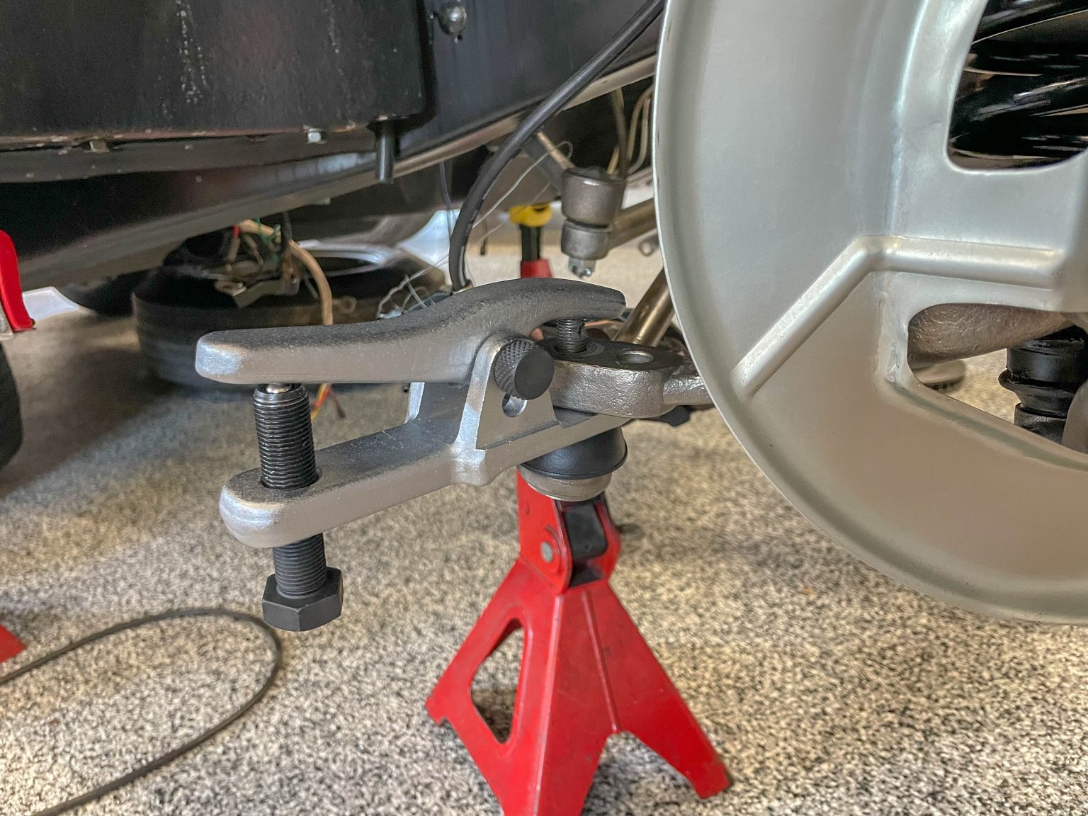 The Right Tools for Separating Ball Joints and Splitting Tie Rod Ends